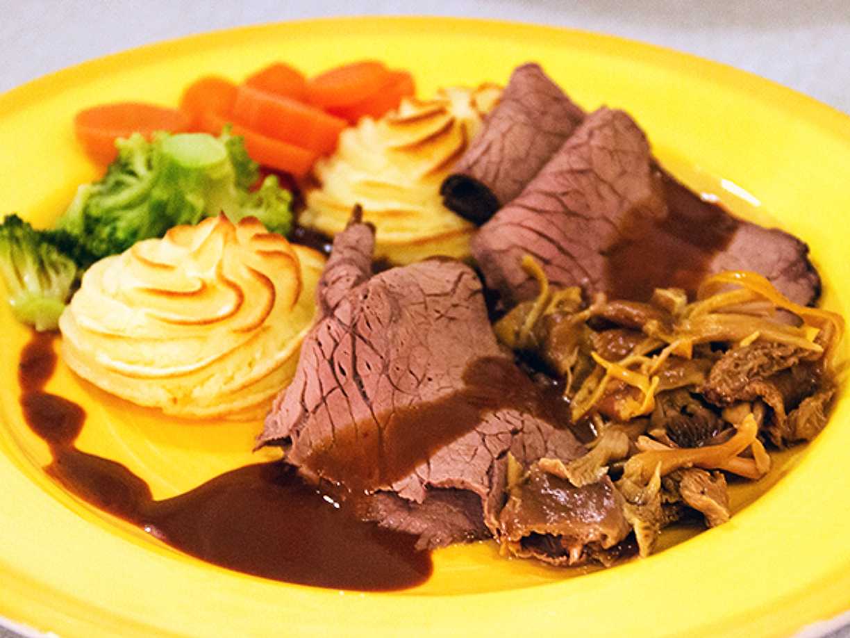 Porterstek på älg med syltade trattkantareller | Köket.se