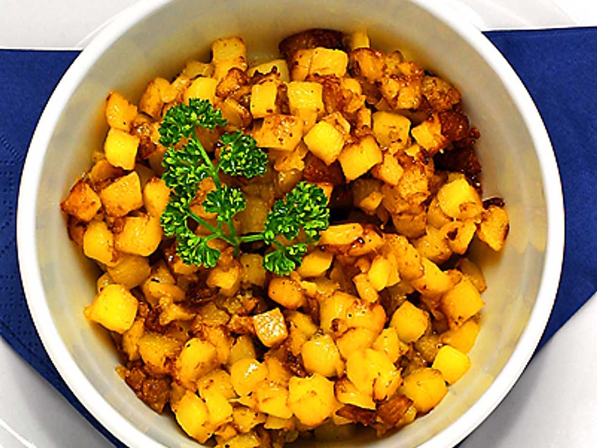 Råstekt tärnad potatis med vitlök | Köket.se