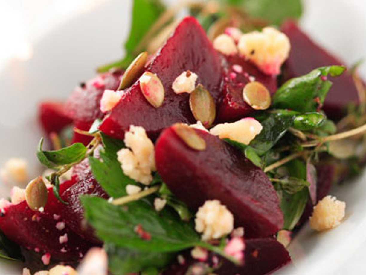 Rödbetssallad med västerbottenost | Köket.se