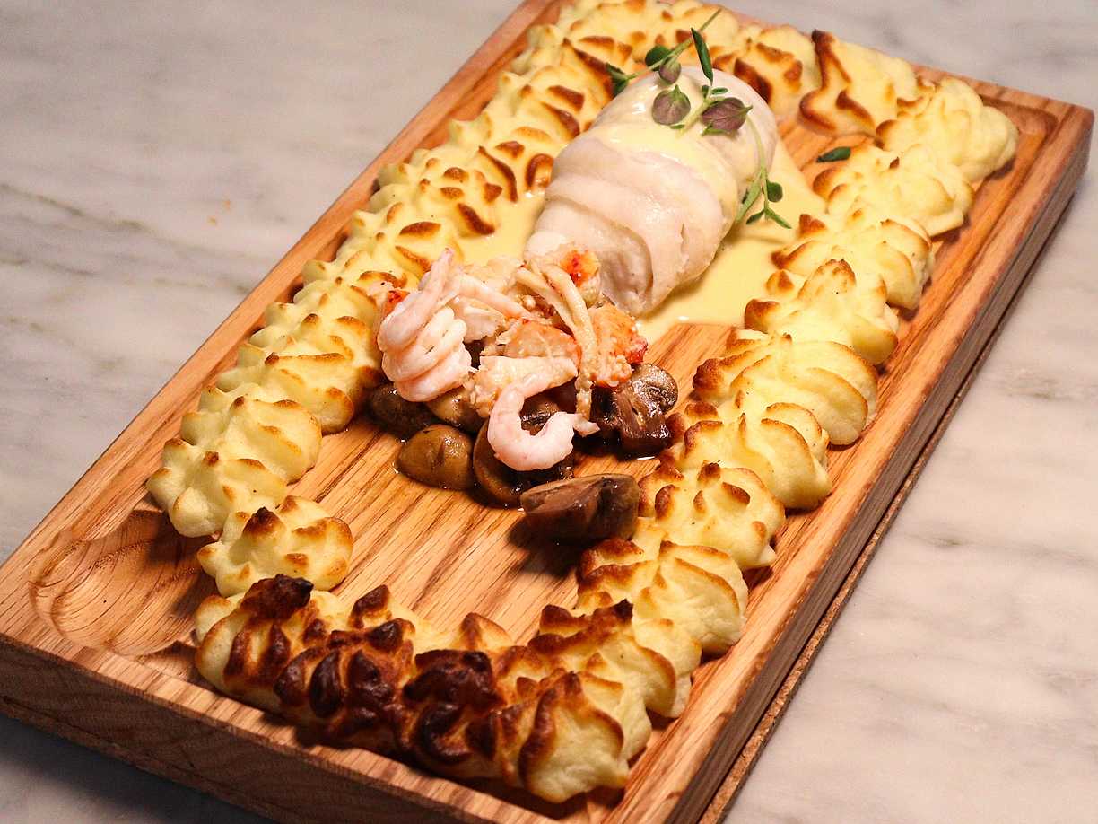 Rödtunga Walewska med vitvinssås | Köket.se