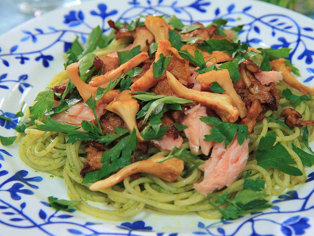 Rökt fisk med kantarellpasta | Köket.se