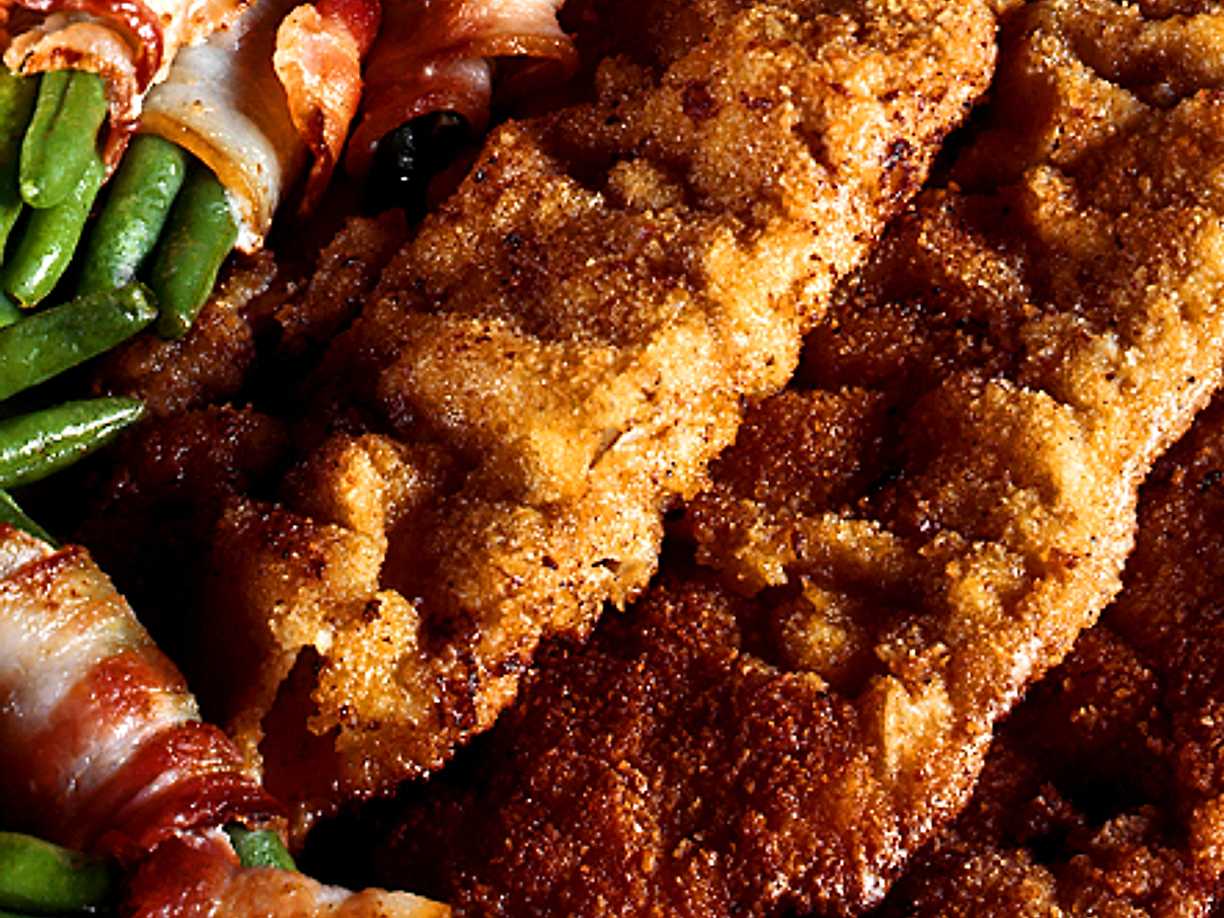 Skinkschnitzel med baconbönor | Köket.se
