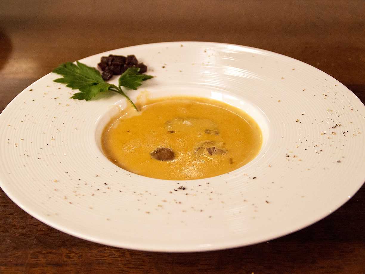 Skogssvampsoppa med smak av messmör | Köket.se