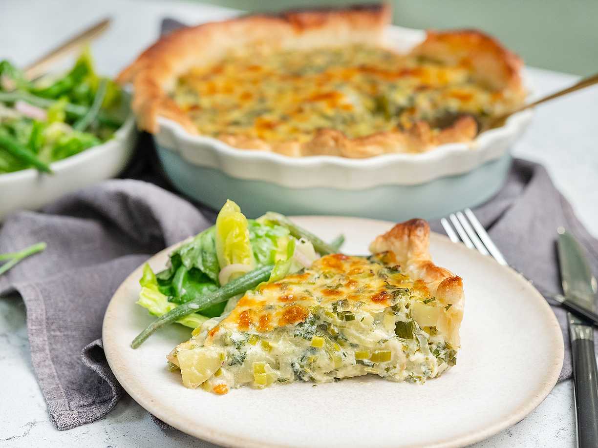 Smördegspaj med cheddar, potatis och purjo | Köket.se