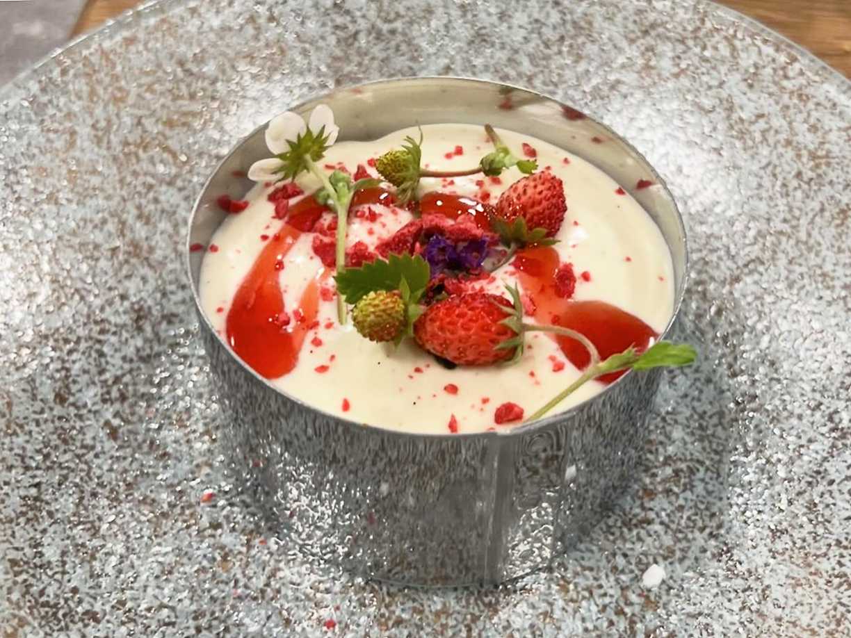 Smultron och marängvulkan | Köket.se