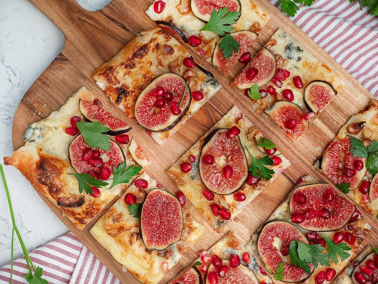 Snittar med gorgonzola, fikon och valnötter | Köket.se