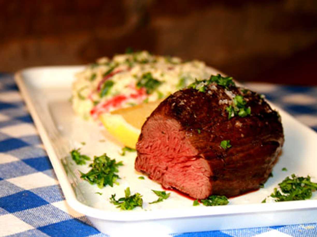 Stekt oxfilé med krämig getostpotatis | Köket.se