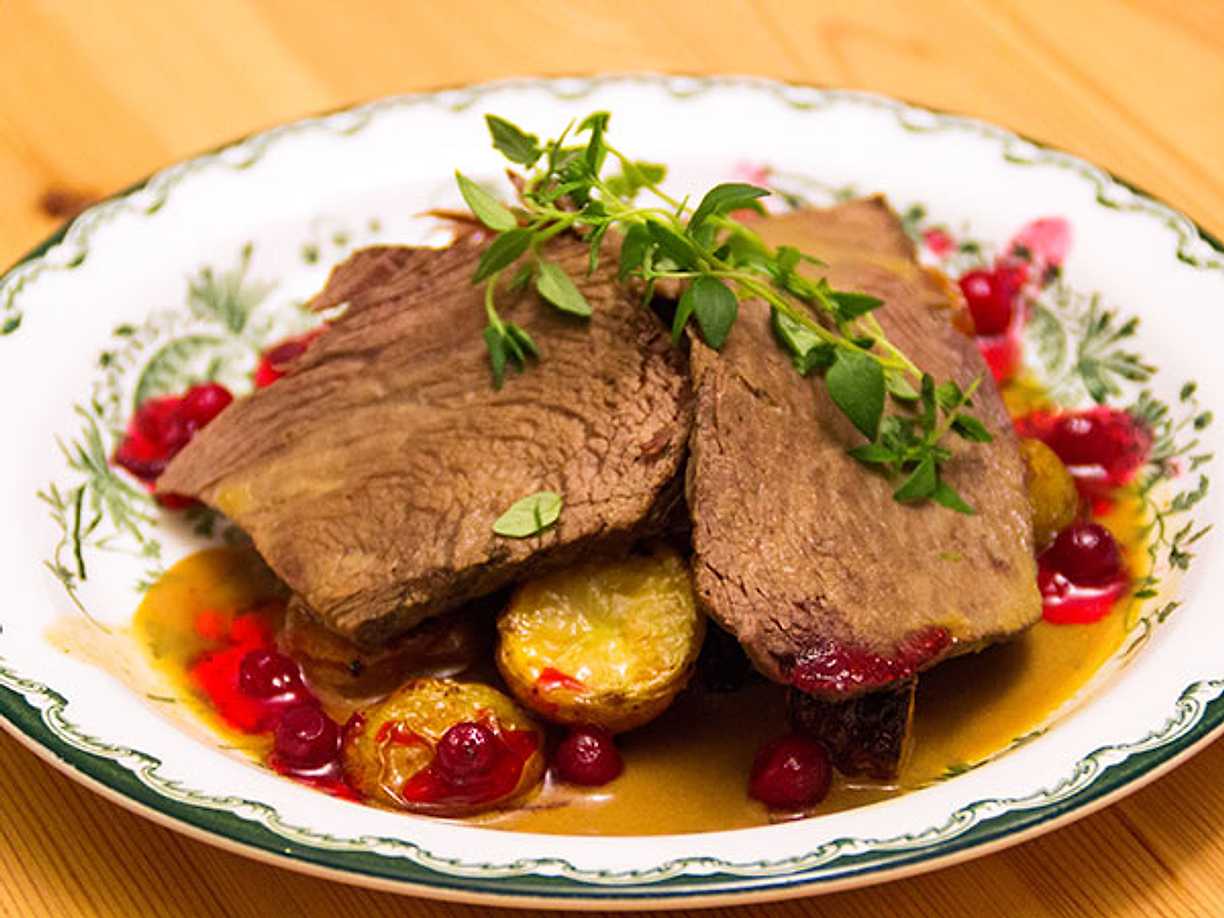 Syndig porterstek på lingonbädd | Köket.se