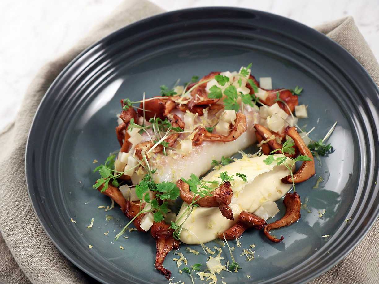 Ugnsbakad torskrygg med rotselleri och höstsvamp | Köket.se