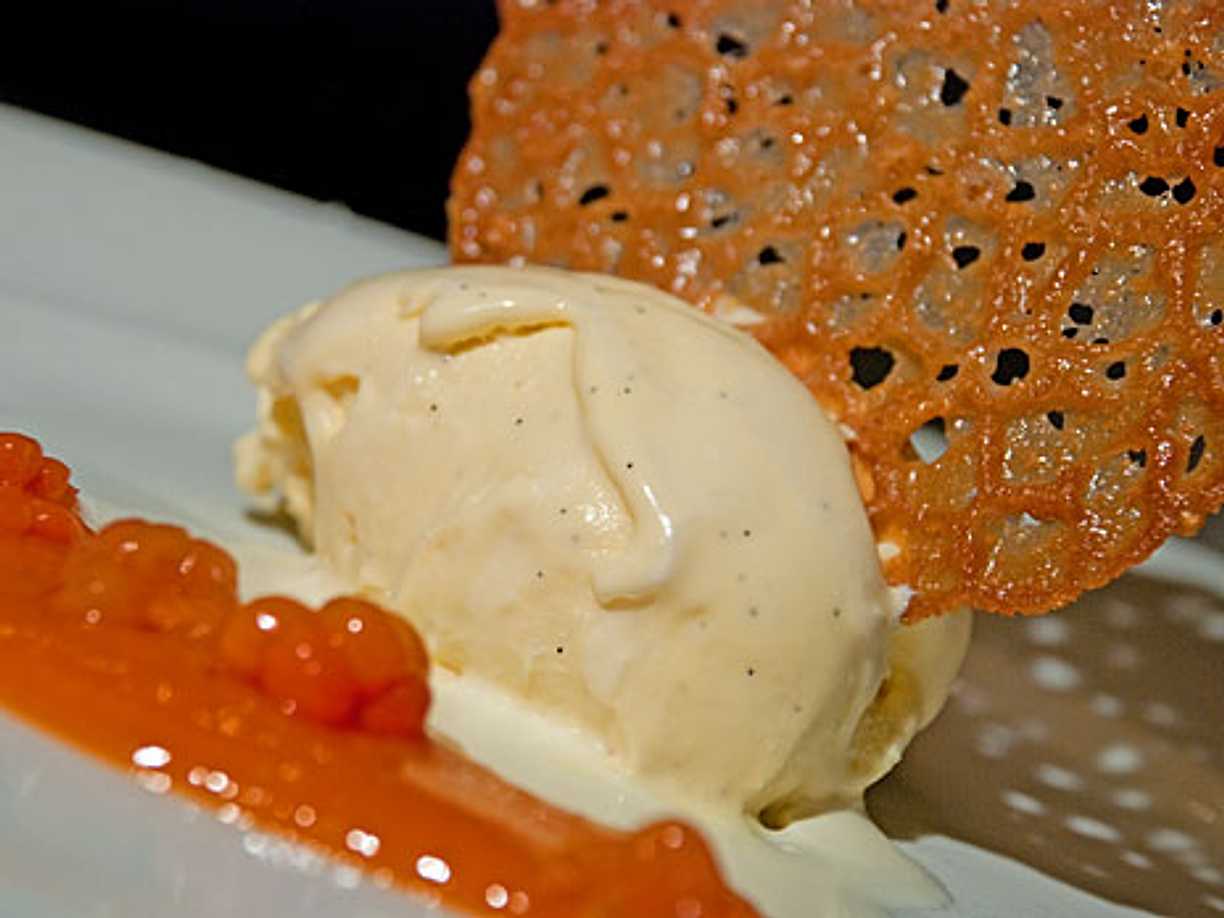 Vaniljglass med mandelflarn | Köket.se