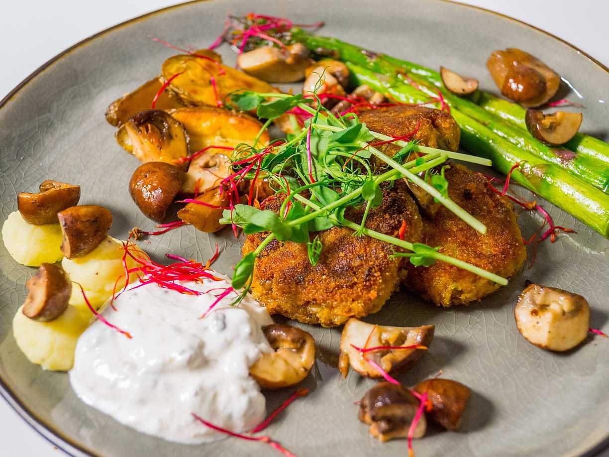 Vegetarisk biff med tryffelpotatispuré och caprisdressing | Köket.se