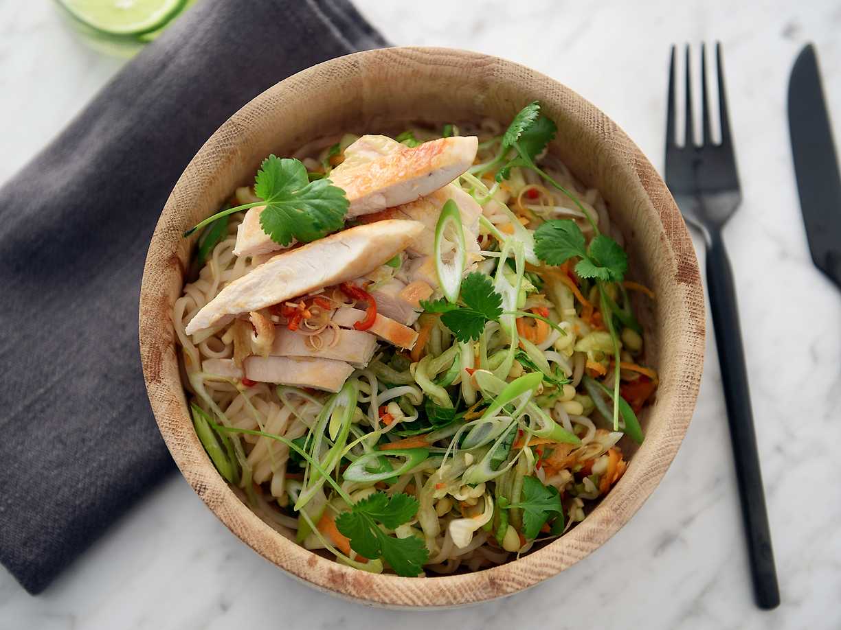 Vietnamesisk nudelsallad med citrongräs | Köket.se