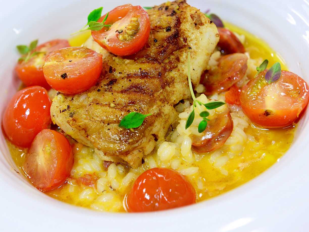 Vitlöksstekt torsk med chorizorisotto | Köket.se