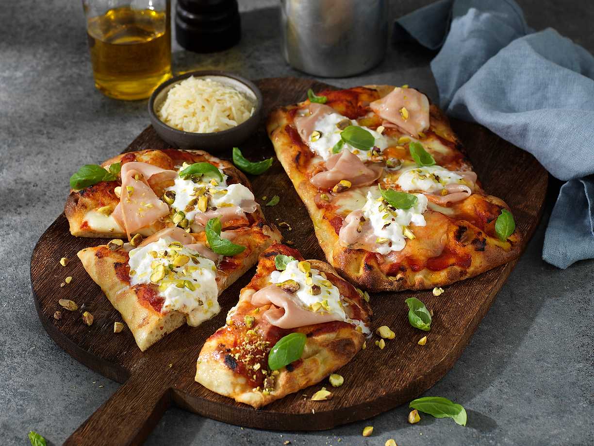 Mini-pinsa med burrata och chili | Köket.se