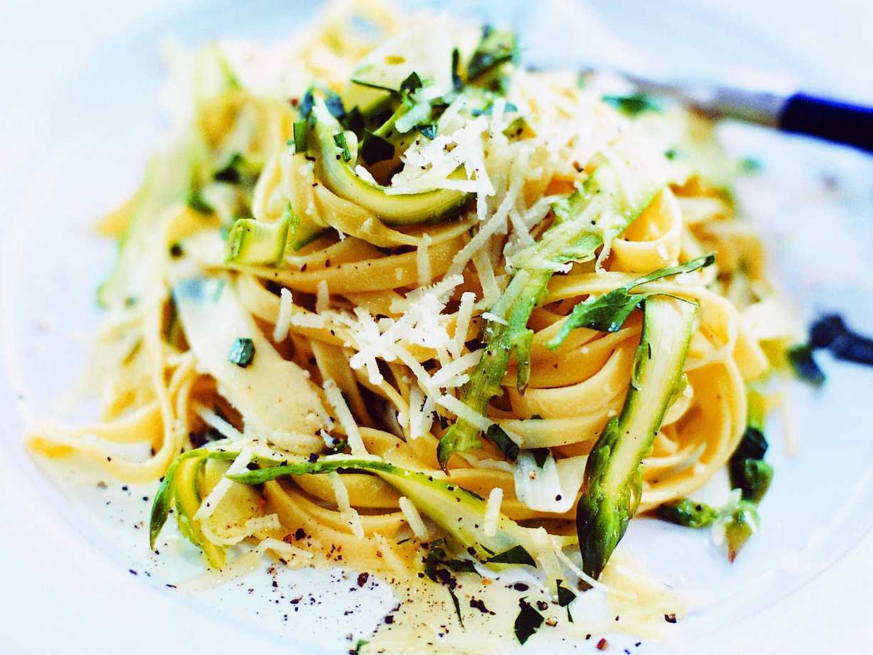 Pasta med vit och grön sparris | Köket.se