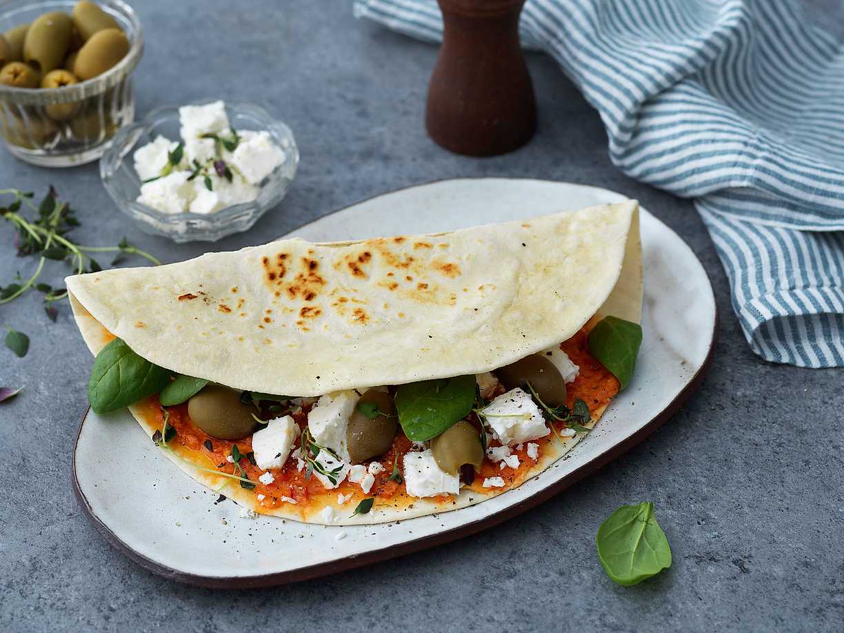 Piadina med fetaost, oliver och pesto | Köket.se
