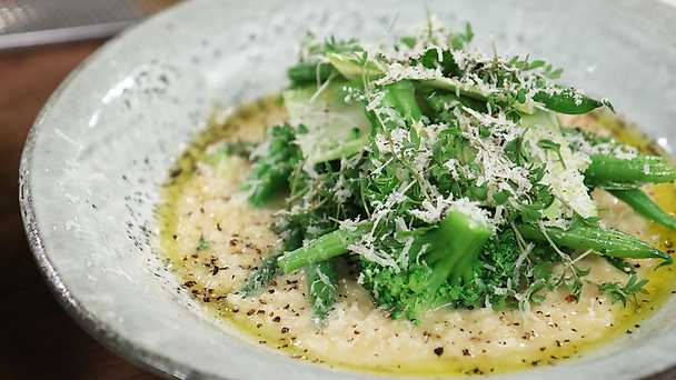 Krämig risotto med gröna grönsaker | Recept från Köket.se