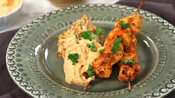 Kyckling med stomp på sötpotatis och ajvarsås | Recept från Köket.se