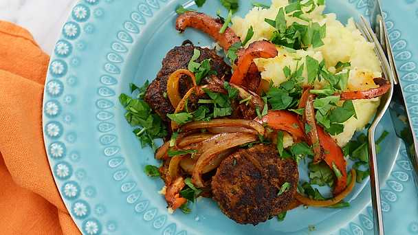 Pannbiff med stekt paprika och rotmos | Recept från Köket.se