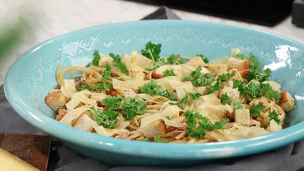 Pasta pancetta med citron, chili och comte | Recept från Köket.se